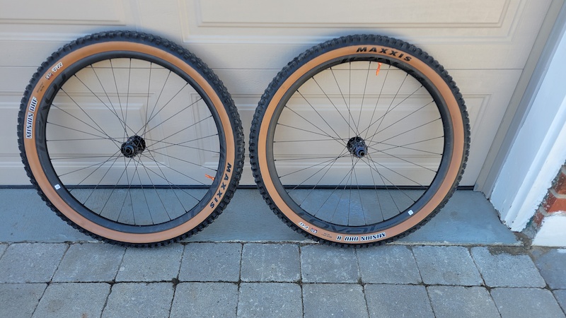 2022 Roval Traverse SL Carbon 29er w/ new maxxis tires For Sale