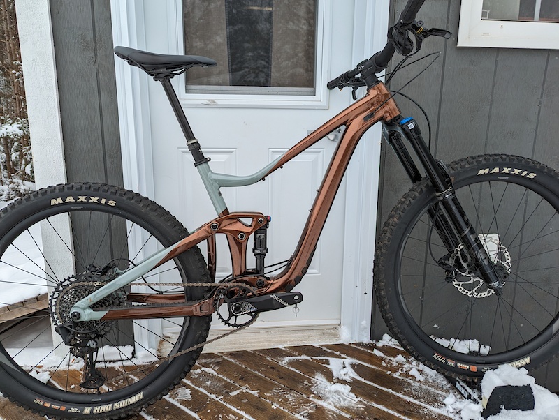 2022 Giant Trance X2 Medium in Hematite color For Sale