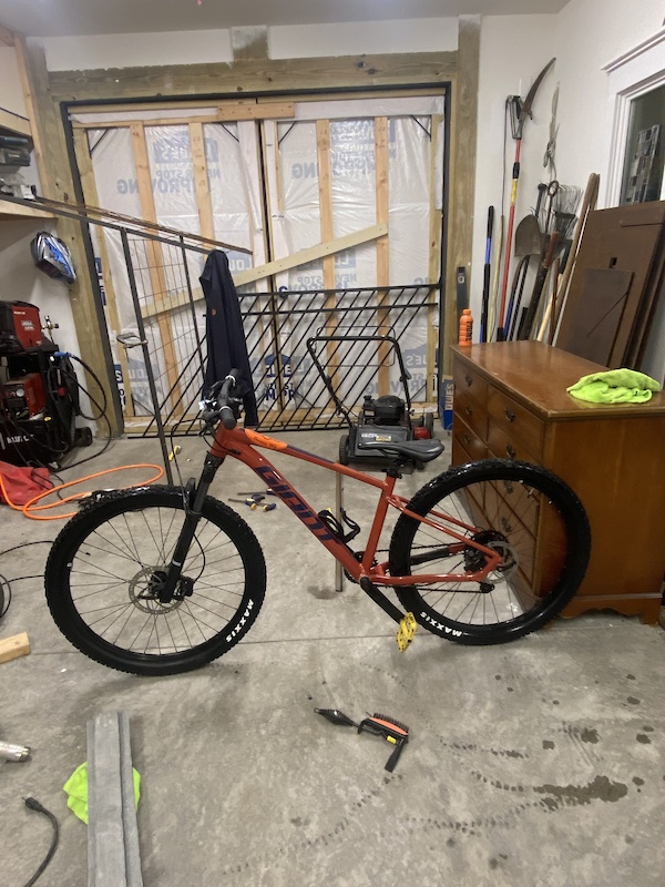 2022 Giant talon 2 mountain bike small size frame For Sale