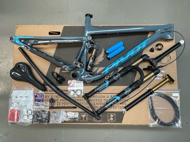 2023 Pivot Mach 4 SL V2 - Medium - *CUSTOM MODULE* For Sale