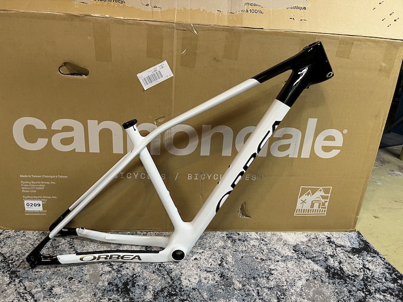 2022 Orbea Alma size M custom painted For Sale