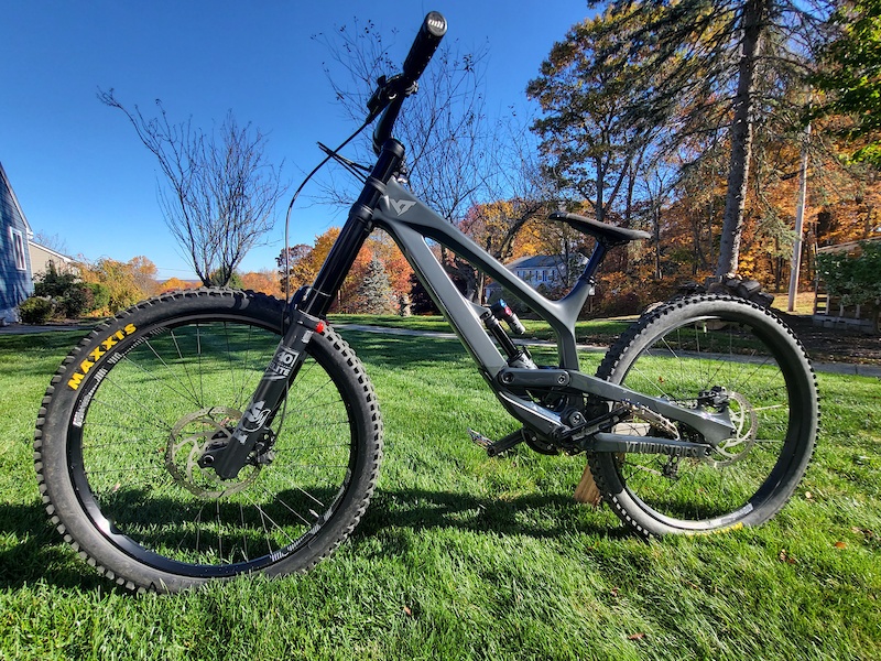 2019 YT Tues Carbon 27.5 Size Medium For Sale