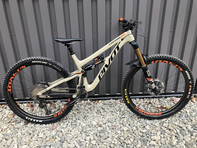 2020 Medium Pivot Firebird (Pro XT/XTR with Reynolds) For Sale