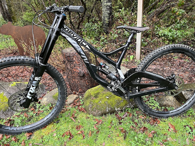 2020 Mint Devinci Wilson w/brand new 2022 parts RideWrapped For Sale