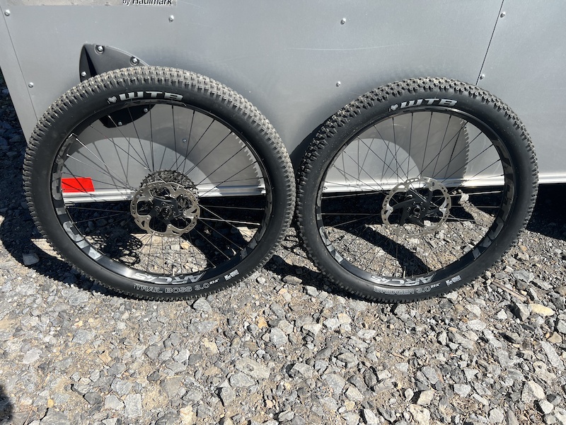 Hope Pro4 Easton ARC45 Boost 27.5 w/ WTB Tires For Sale