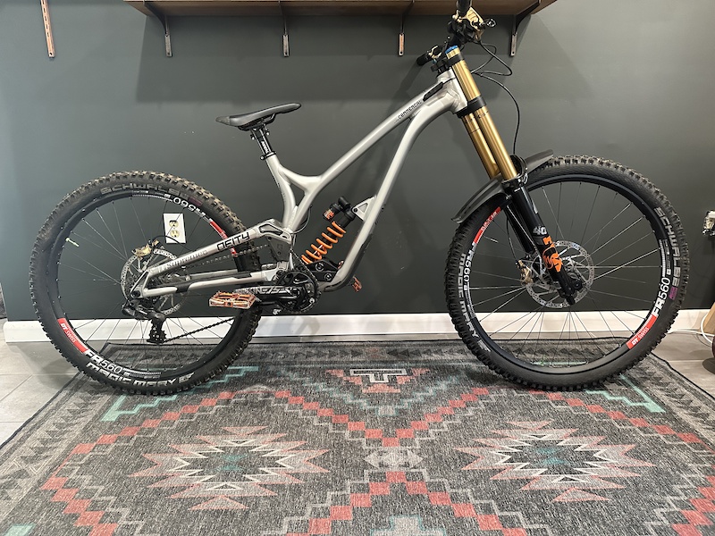 2022 Commencal Supreme DH V4 Team For Sale