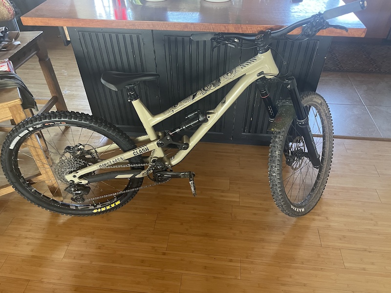 2022 Commencal Clash Ride For Sale