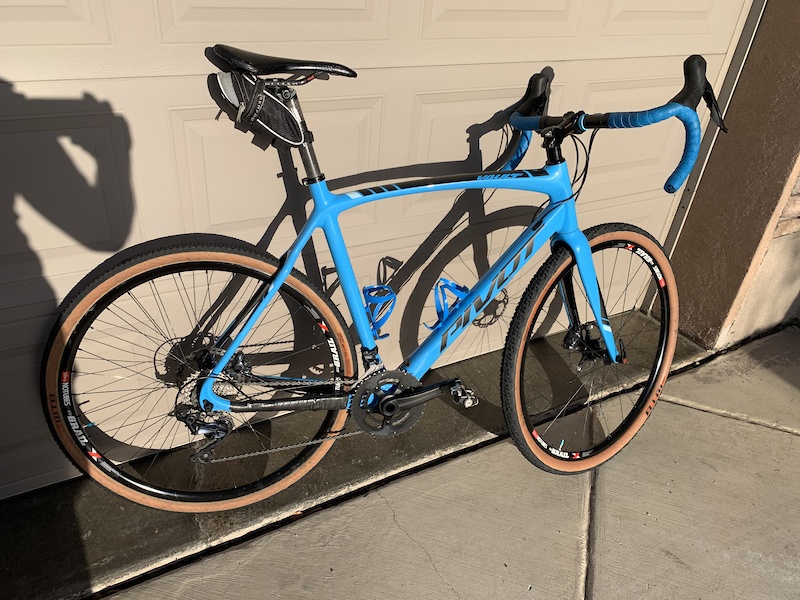 2018 Pivot Vault V3 Carbon Large For Sale