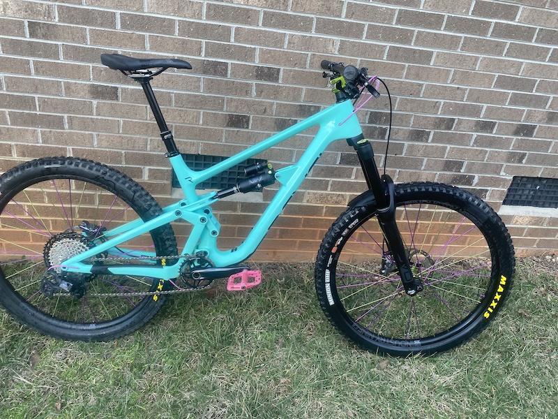 2022 Revel Rail 27.5 Medium (Like New) XT/I9/DVO For Sale