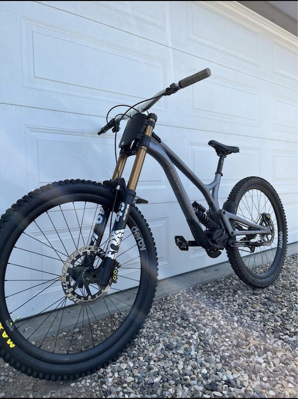2020 Full custom Commencal supreme dh 29 For Sale