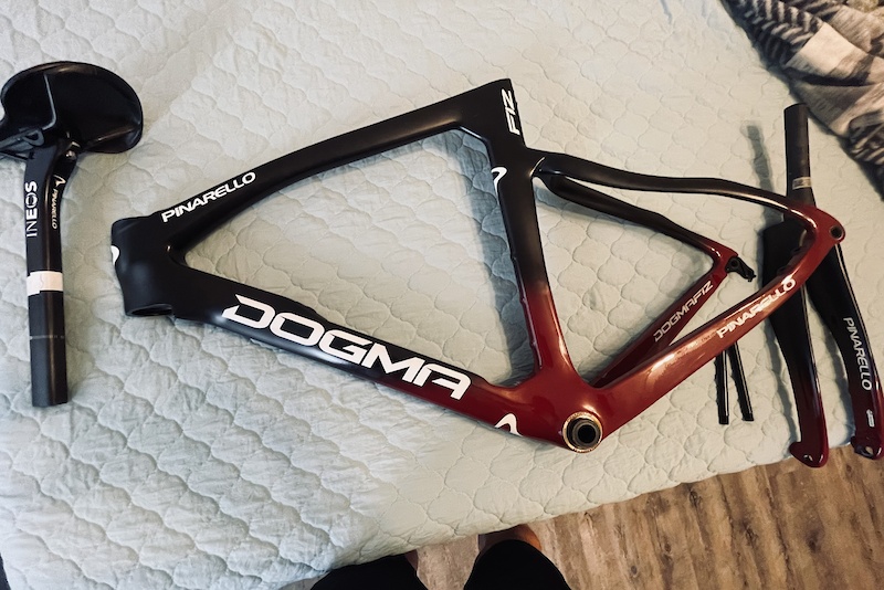2021 Pinarello F12 Disc 53 Frameset & Most Bar For Sale