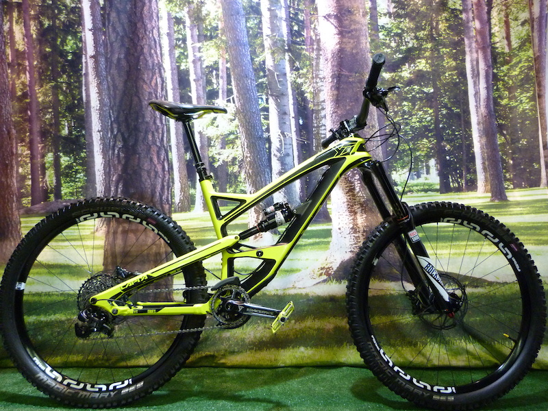 2017 YT Capra Comp CARBON 18″ Medium Frame 27.5 For Sale