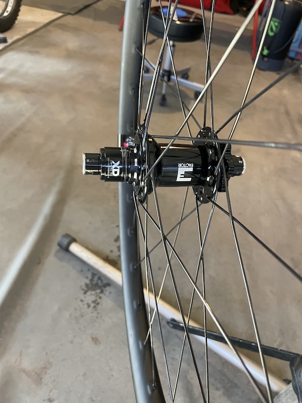 2022 Santa Cruz Reserve Carbon 27 Factor Hubs XD Driver For Sale