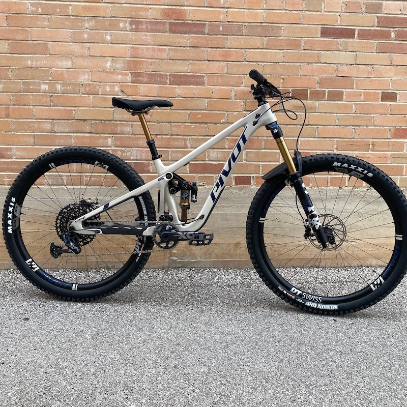 2022 Pivot Switchblade - Mojave - Pro X01/Carbon Wheel - SM For Sale