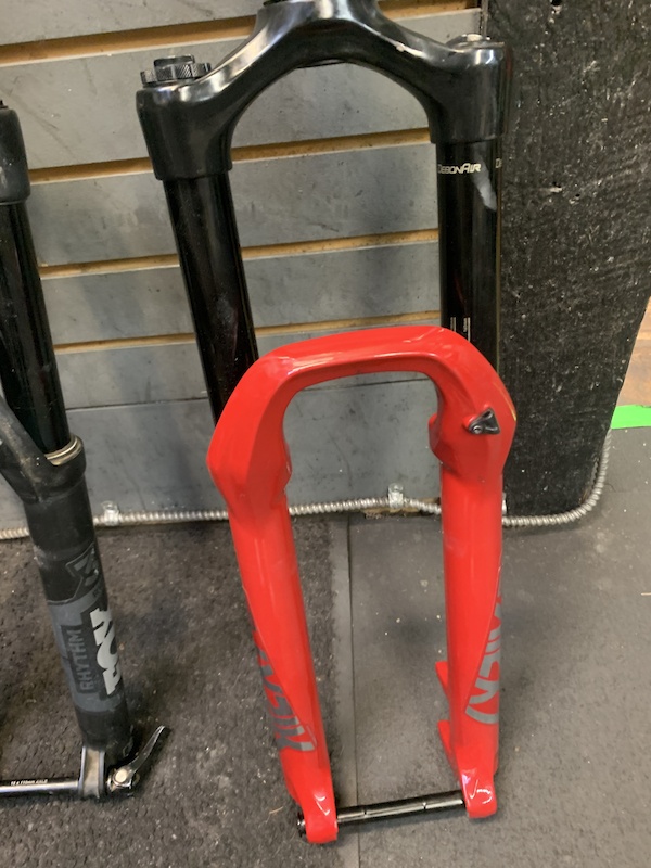 2022 Rockshox lyric ultimate 160mm 29er For Sale