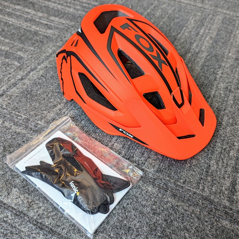 2022 Fox Speedframe Pro MIPS Trail Helmet, Medium For Sale