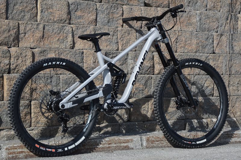 2023 Devinci Chainsaw DH dispo Médium For Sale