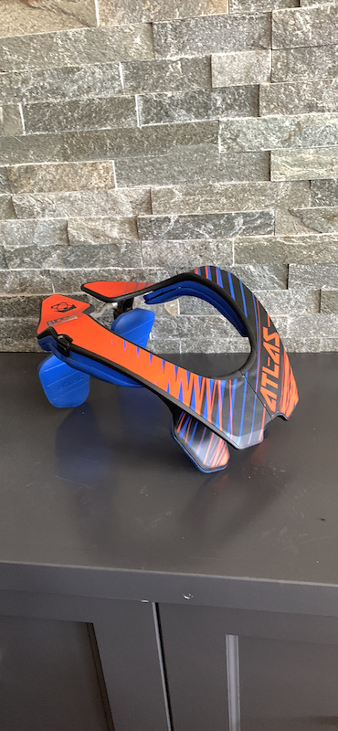2018 Atlas air neck brace and OGIO hard travel case For Sale