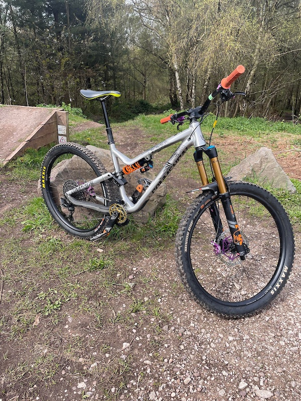 2018 Commencal Meta V4.2 Medium New Zealand Edition For Sale
