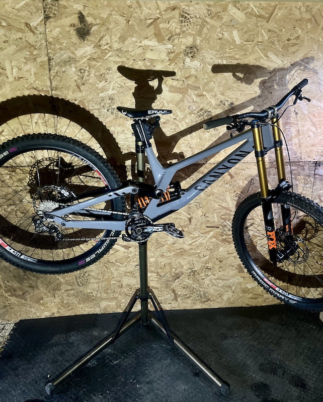 2021 Canyon sender cfr custom painjob, dream build For Sale