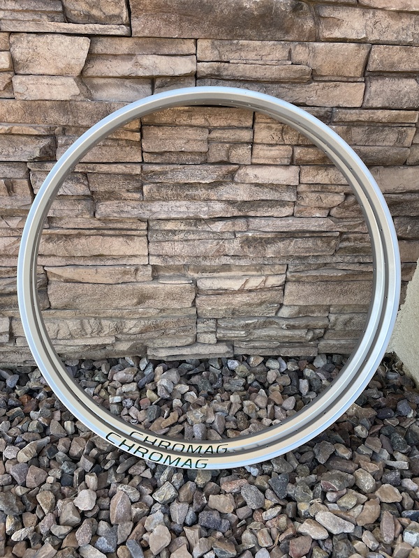 2022 New- Chromag Phase 30 rims, Custom Painted. For Sale