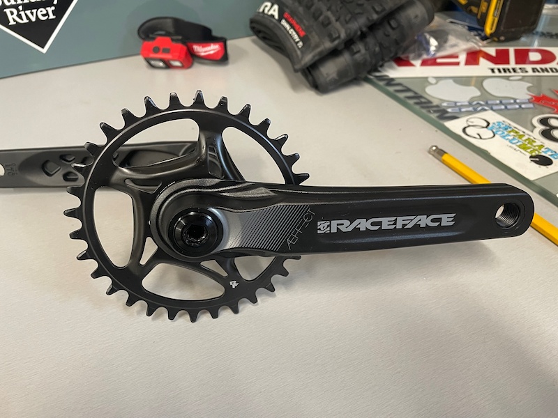 2023 Race Face Aeffect Cinch with 32T chainring For Sale