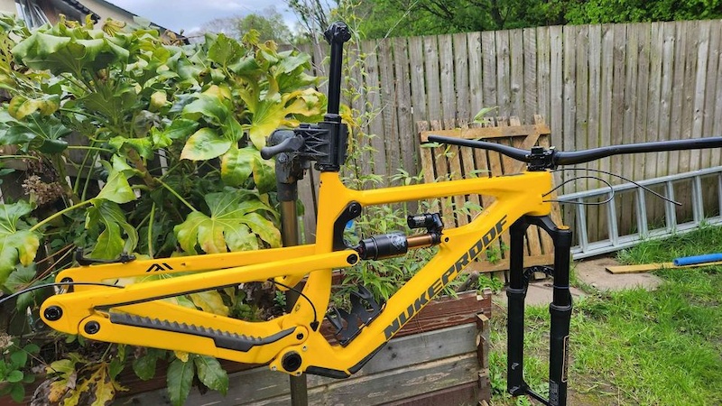 2022 Nukeproof Mega 27.5 Forks,Bars and dropper For Sale