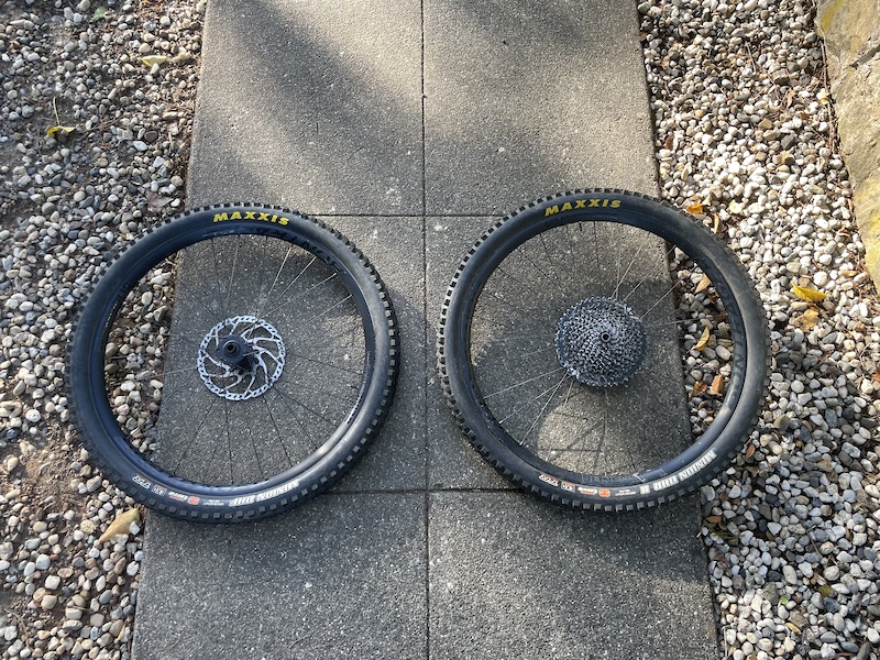 2021 Bontrager Line Comp 30 set W tires and cassette For Sale