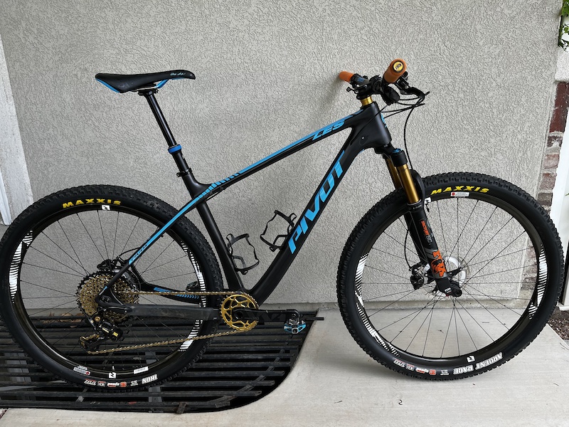 2018 Custom Pivot Les Carbon Large 29in For Sale