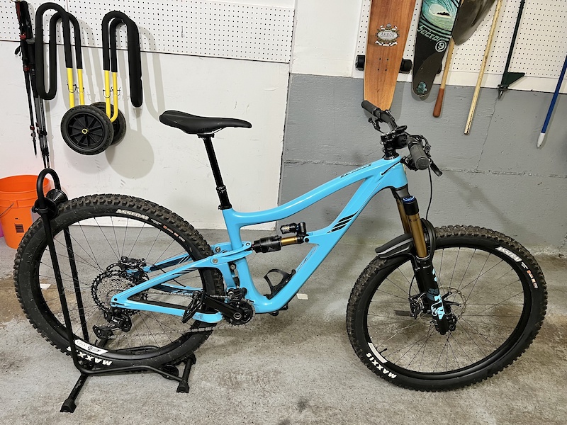 2022 Ibis Ripmo v2 XT Build, Bug Zapper Blue, Medium For Sale