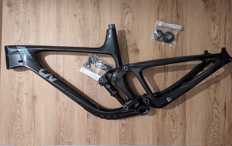 2021 Liv Intrigue Advanced Carbon Bike Frame made by Giant For Sale