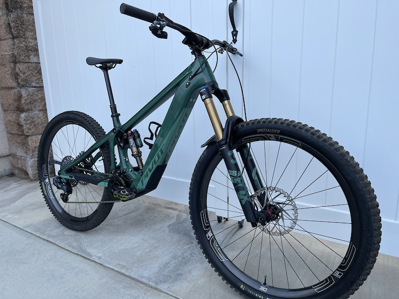 2023 Pivot Shuttle LT custom build w/ Enve Wheels For Sale