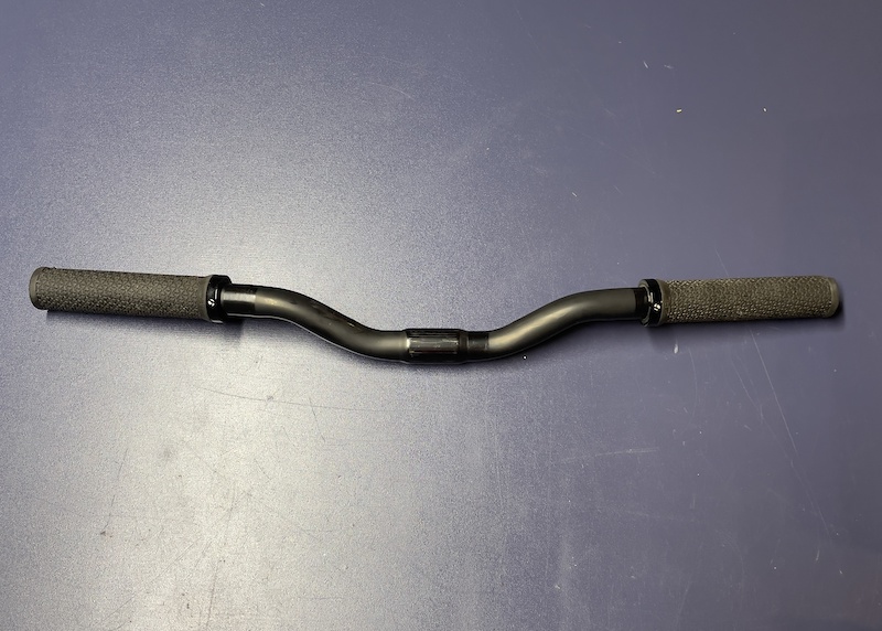 25.4mm 640mm wide Alloy handle bars with grips! For Sale