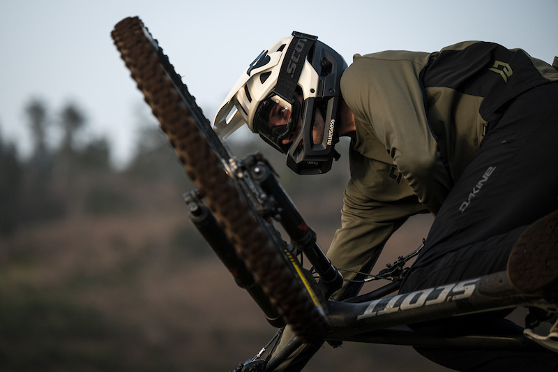 Video: Bluegrass Releases Vanguard Lightweight Full-face Helmet - Pinkbike
