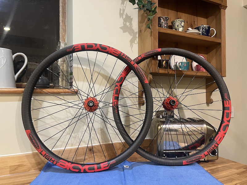 Hope PRO 4 Hubs - w/ Light Bicycle Carbon Rims - DH - For Sale