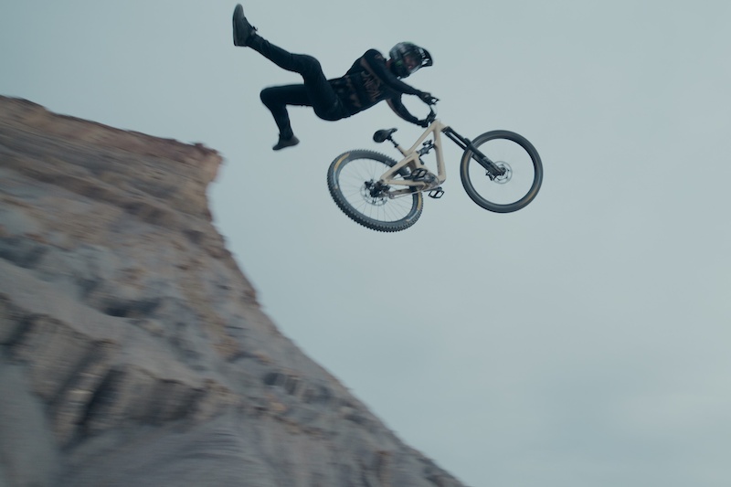 Video: Dust to Dust with Adolf Silva - Pinkbike