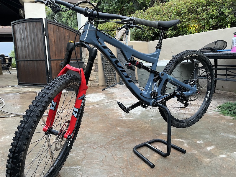 2020 Pivot Mach 6 Carbon XT Mountain Bike - Medium For Sale