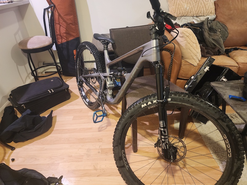 2022 Revel Rascal - X01 - Large - Carbon - T1000 Silver For Sale