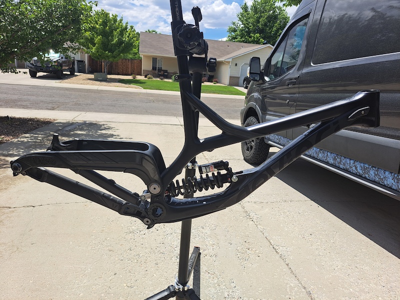 2017 Medium Devinci Wilson 27.5 Carbon Frame For Sale