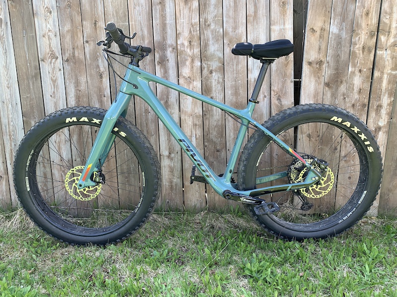 2022 Pivot Les Fat carbon bike For Sale