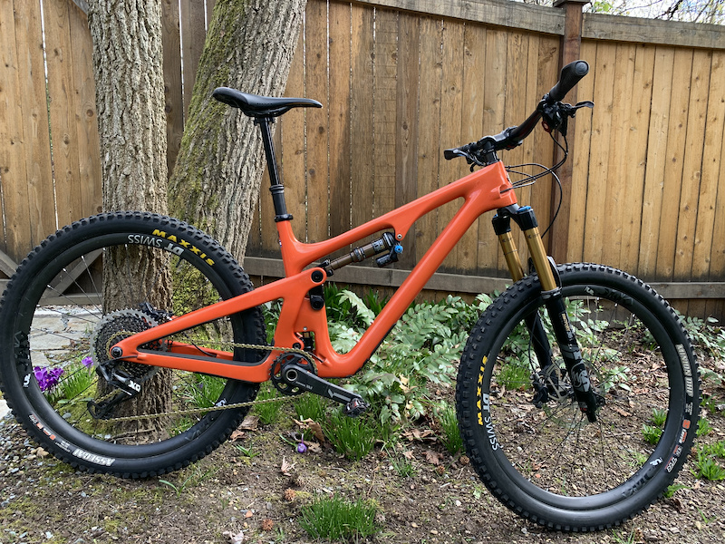 2020 Yeti SB140 T2, Medium, with Carbon Wheels For Sale