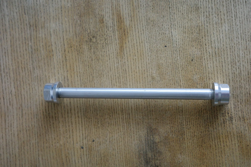 150mm x 12mm rear axle For Sale