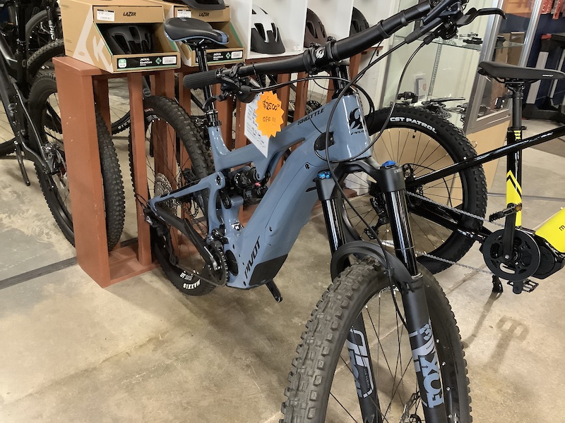 2022 Pivot Shuttle Ride eMTB - SLX/XT Medium Blue For Sale