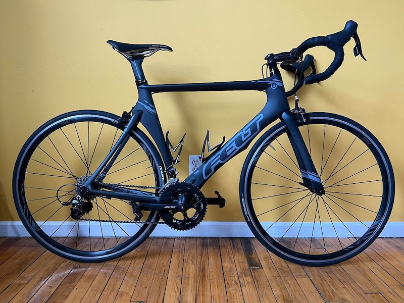 2014 Felt AR4 aerodynamic road bike 56cm For Sale