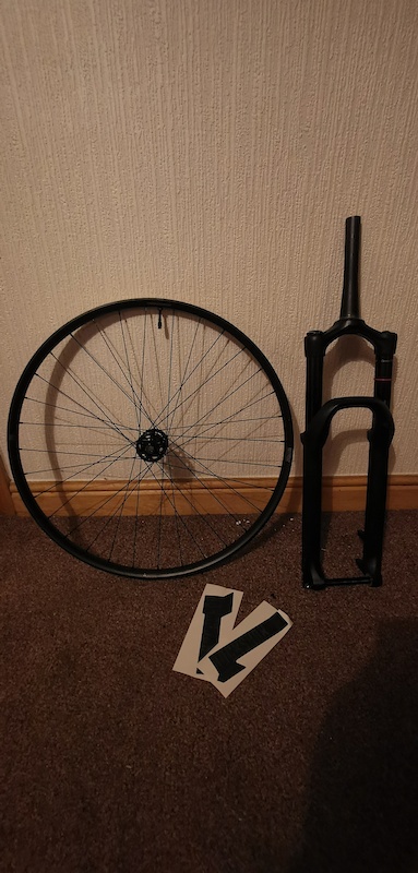 2022 Rockshox Yari 160mm 29" w/ Nukeproof neutron wheel For Sale