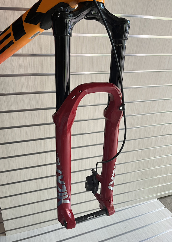 2022 Rockshox Lyrik ULTIMATE Red **Barely Ridden** For Sale