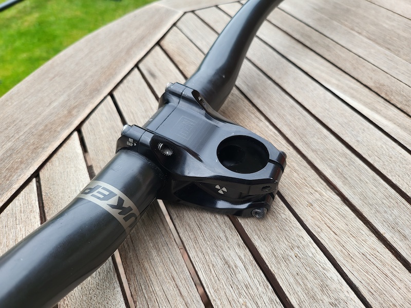 Nukeproof Horizon Carbon 800 bars and stem For Sale