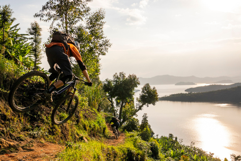 Video: Exploring Rwanda On A Mountain Bike with Ludo May & Fred Horny ...