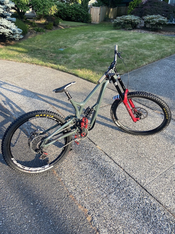 2022 Commencal Supreme V4 For Sale