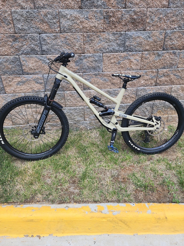 2021 Commencal Clash 27.5 L For Sale
